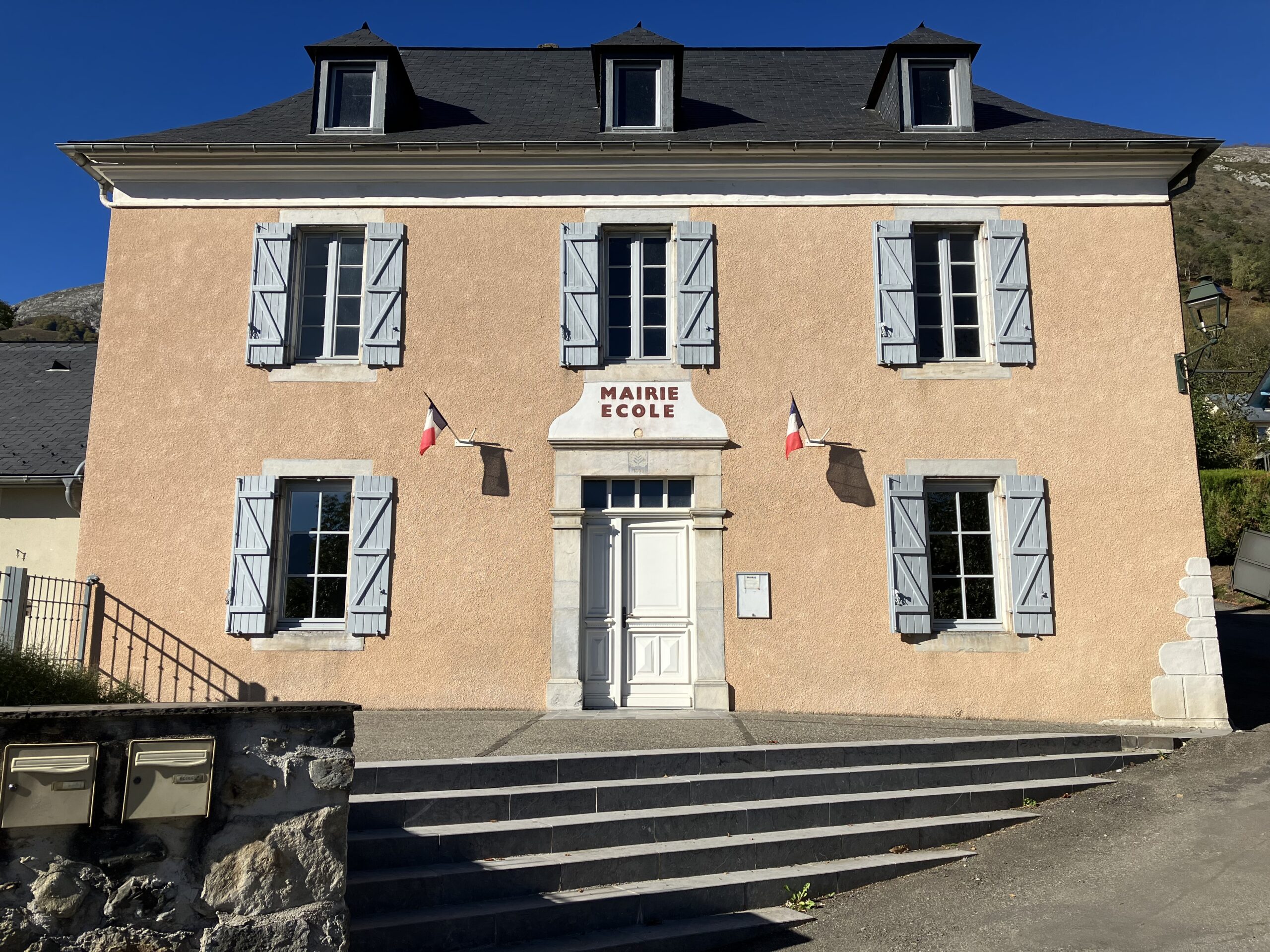 Mairie Ouzous - Communauté de communes Pyrénées Vallées des Gaves